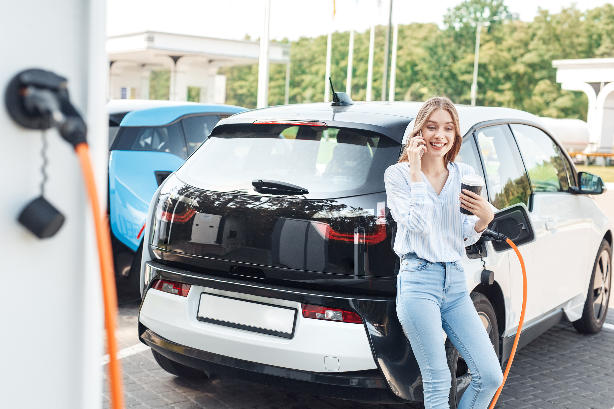 Shifts in the electric vehicle market: ESL/EFL Lesson Plan and Worksheet