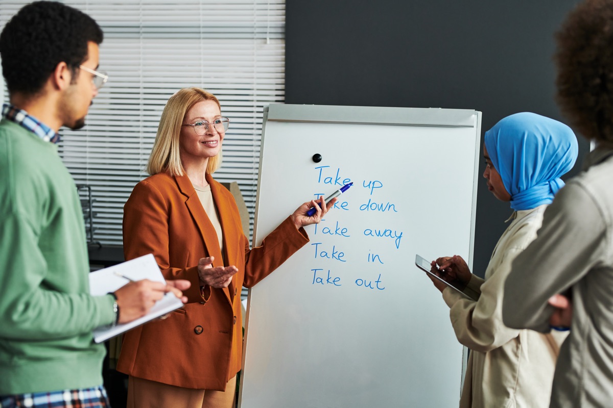 Teaching phrasal verbs: the why, what, how and when