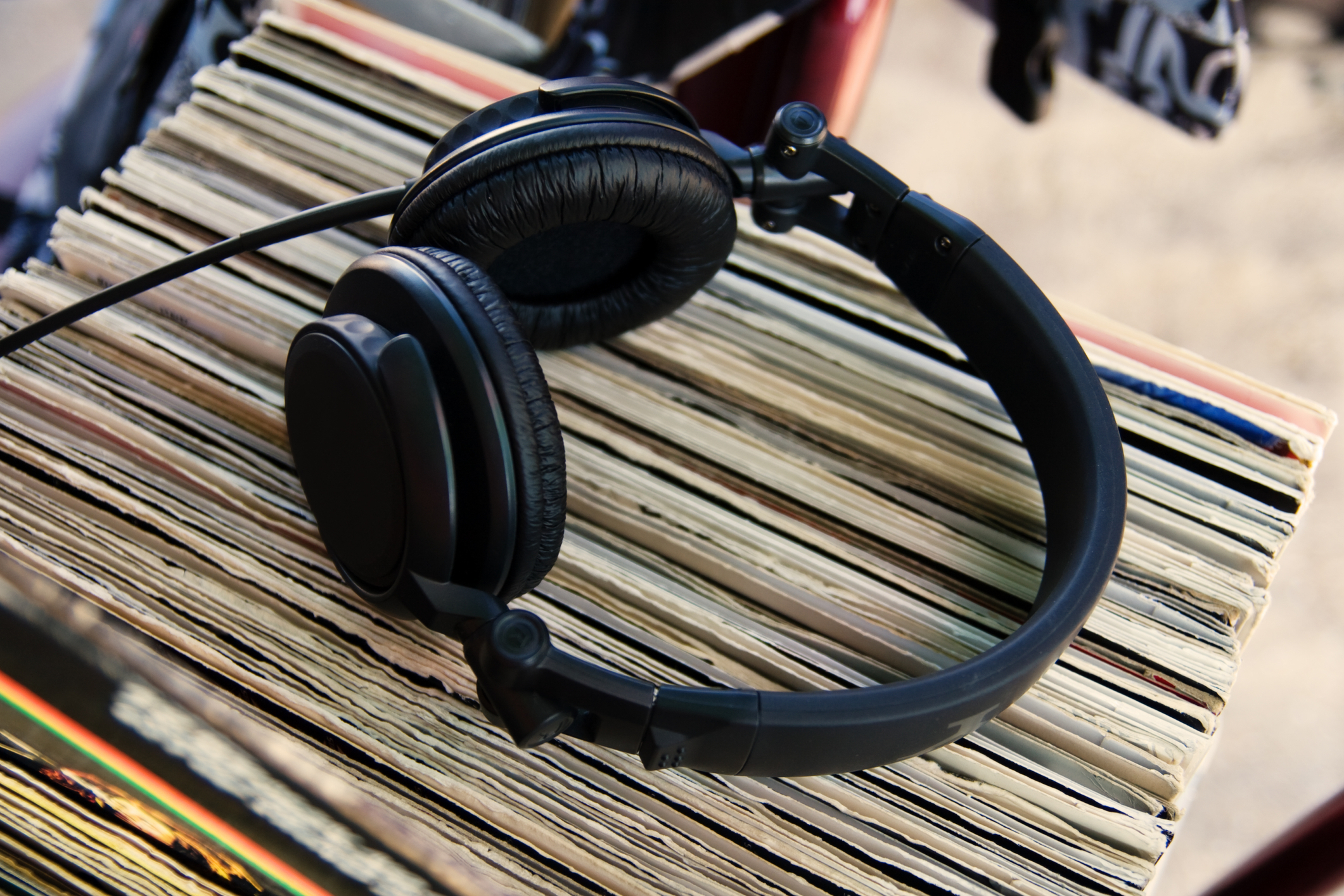 Listen and look: ESL/EFL Lesson Plan and Worksheet