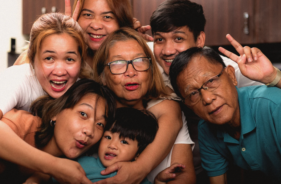 La familia: ELE Lesson Plan and Worksheet